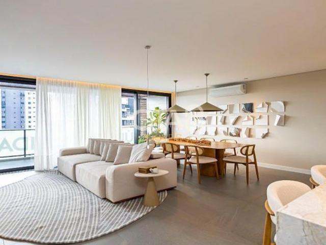 Apartamento à venda no Champagnat