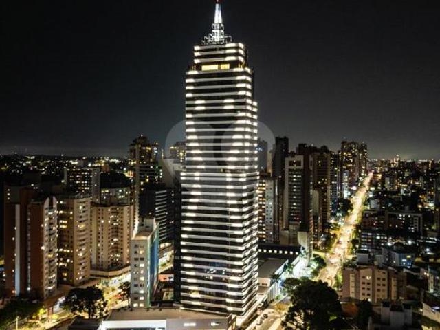 Apartamento a venda no Champagnat com 155m² de área útil com 3 suítes e 3 vagas de garagem