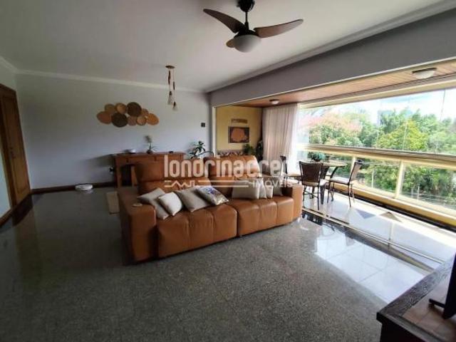 Apartamento à Venda no Condomínio Four Seasons Residence com 3 Dormitórios, 1 Suíte e 2 Vagas de Gar