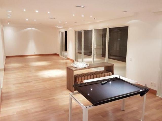 Apartamento à venda no Condomínio La Grande Roche em Moema em São Paulo SP