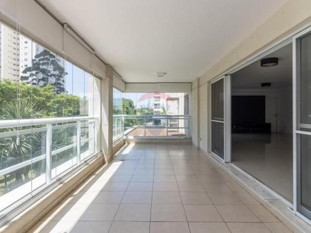 Apartamento à venda no Condomínio Vila Nova Leopoldina II com 210 m², 3 suítes e 3 vagas por R$ 2.60