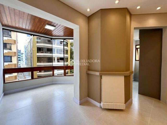 APARTAMENTO À VENDA! NO CORAÇÃO DA CIDADE!