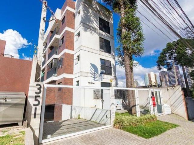 Apartamento à venda no Ecoville, com decoração acolhedora
