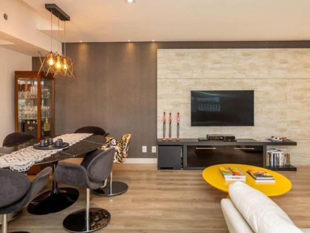 Apartamento à venda no Ecoville, 110 m² privativos, Face Norte e Semimobiliado