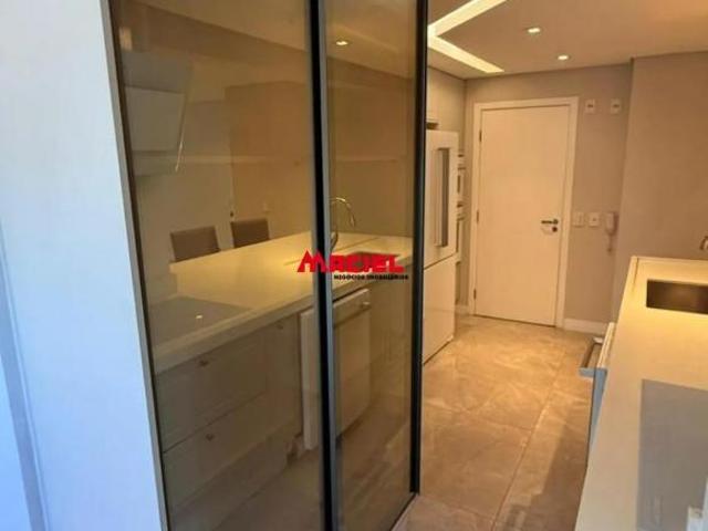 Apartamento à venda no Ed Panorama, localização privilegiada Vila Ema