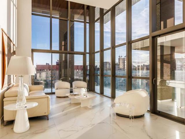 Apartamento à venda no Edifício One Batel no bairr