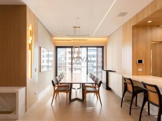 Apartamento à venda no Edifício Roc Batel no Batel