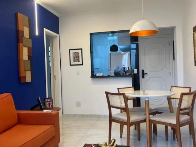 Apartamento À Venda no Flamengo, com 2 Quartos Todo Reformado