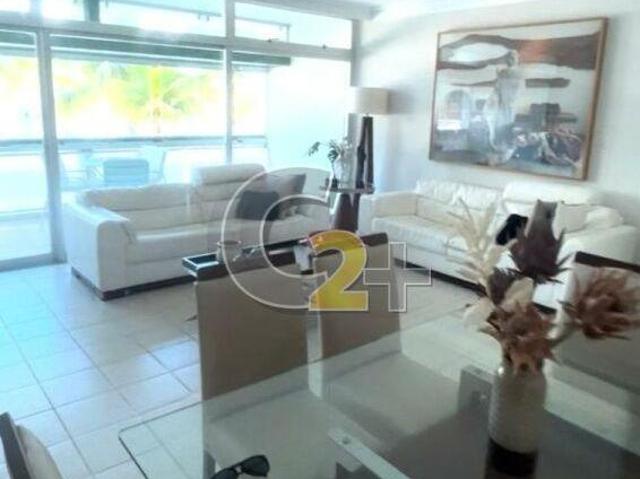 Apartamento á venda no Guarujá com 3 suítes, 2 vagas de garagem