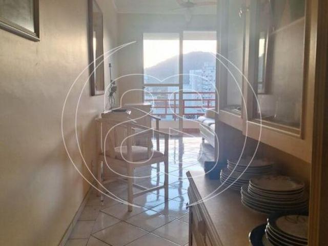 Apartamento à venda no Guarujá com 61m², 2 quartos, varanda, 1 banheiro e 1 vaga de garagem