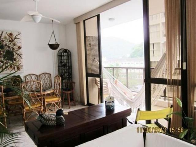 Apartamento à venda no Guarujá na Praia das Pitangueiras