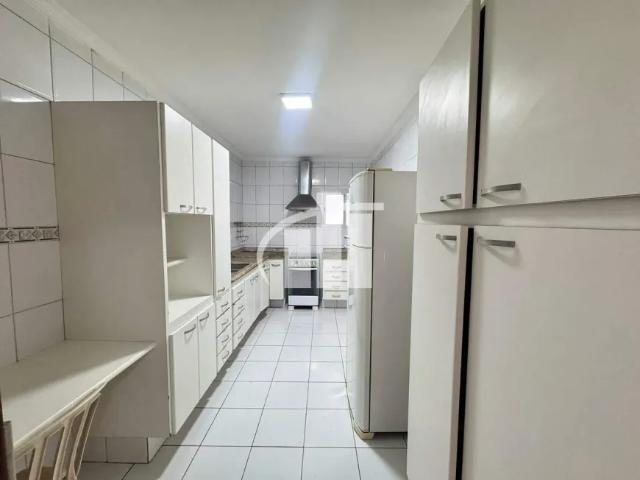 Apartamento à venda no Guarujá, Praia da Enseada, são 3 quartos 1 suíte, 104,53 m², com armários p