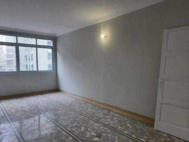 Apartamento à venda no Gonzaga a 1 quadra e meia da praia boa localização!