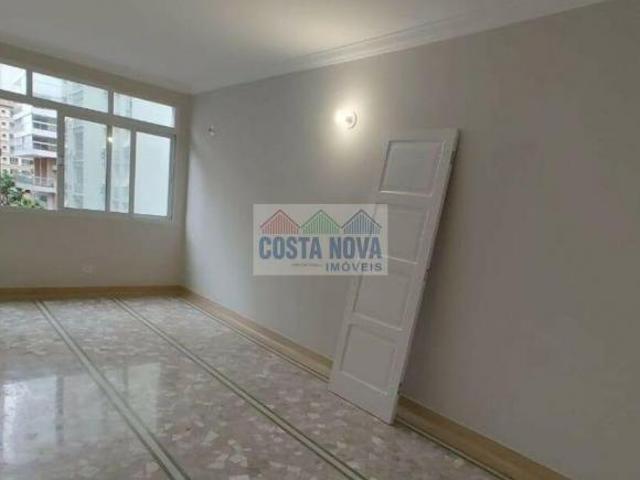 Apartamento à venda no Gonzaga a 1 quadra e meia da praia boa localização!