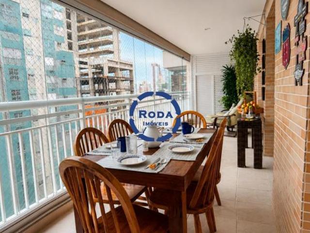 Apartamento à venda no Gonzaga em Santos com 130 m², varanda gourmet e lazer completo