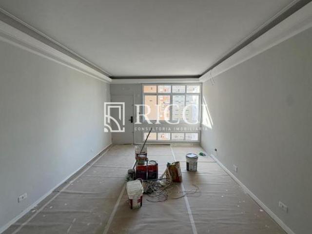 Apartamento à venda no Gonzaga em Santos SP: 2 quartos, 1 suíte, sala, 2 banheiros, 1 vaga de garage