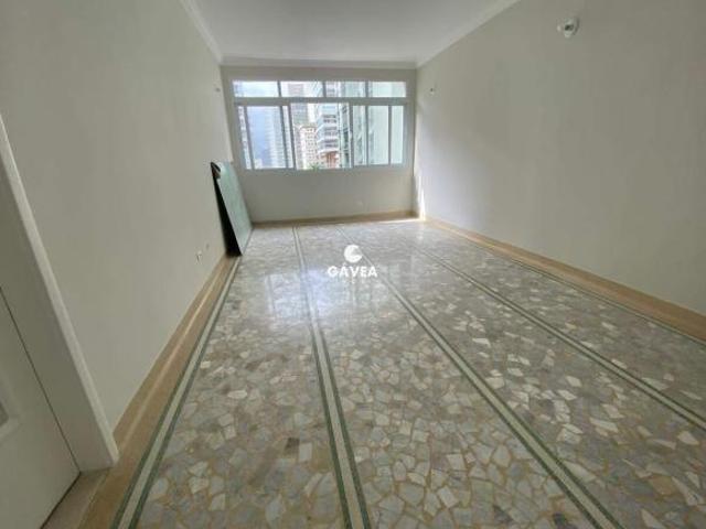 Apartamento à venda no Gonzaga em Santos