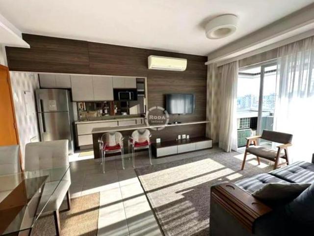 Apartamento à venda no Gonzaga, Santos SP: 2 quartos, 1 suíte, 2 salas, 2 banheiros, 1 vaga de garag