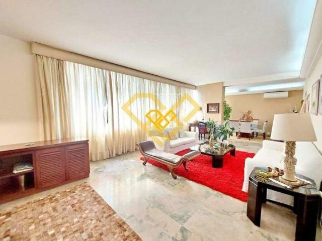 Apartamento à venda no Gonzaga, Santos/SP | 4 quartos 1 suíte | 2 vagas | Portaria 24h