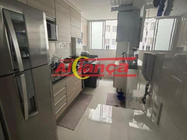 APARTAMENTO À VENDA NO GOPOUVA COM 2 DORMITÓRIOS E VAGA COBERTA LIVRE