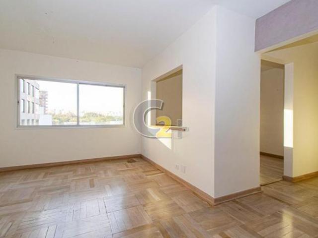 Apartamento à venda no Itaim Bibi, 3 quartos sendo 1 suíte e 2 vagas de garagem