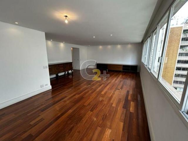 Apartamento á venda no Itaim Bibi, 3 quartos, 1 suíte, 2 vagas de garagem