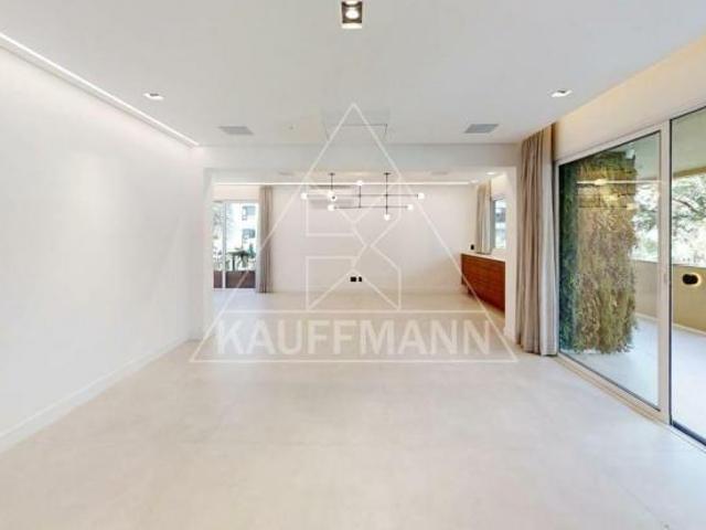 Apartamento à Venda no Itaim Bibi 3 Suítes, 4 Vagas, 236m² A.U