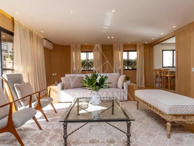 Apartamento à Venda no Itaim Bibi 3 Suítes mais escritório 3 Vagas 200m² de Área Útil