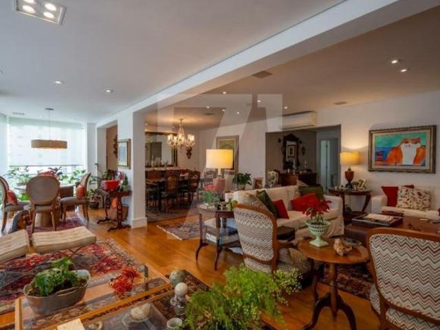 Apartamento à venda no Itaim Bibi