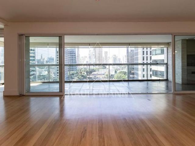 Apartamento à Venda no Itaim Bibi: 4 Dormitórios 3 Suítes 4 Vagas 263m² de Área Útil