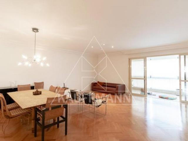 Apartamento à Venda no Itaim Bibi 4 Dorms 3 Suítes 4 Vagas, 208,00 m² A.U