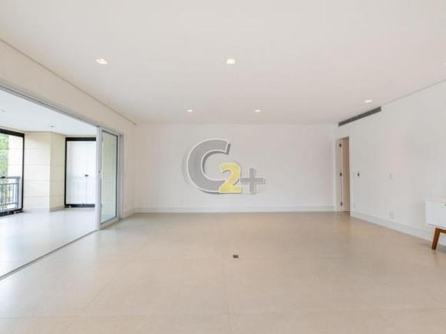 Apartamento á venda no Itaim Bibi, 4 suítes, 5 vagas dre garagem