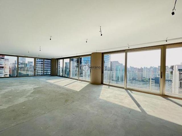 Apartamento à Venda no Itaim Bibi