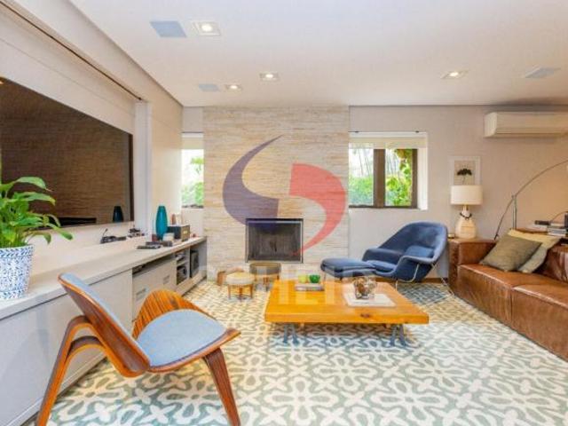 Apartamento á Venda no Itaim Bibi com 218m², 3 quartos sendo 3 suítes, 3 vagas