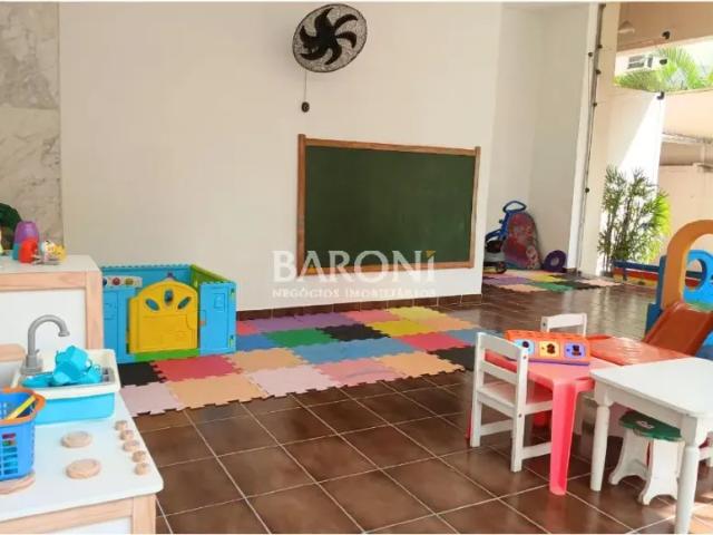 Apartamento à venda no Itaim Bibi, reformado, 140m², 3 dormitórios, sendo 1 suíte, 1 vaga, condomíni