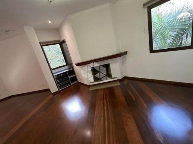 Apartamento à Venda no Itaim com 3 Quartos sendo 3 Suítes e 3 Vagas de Garagem