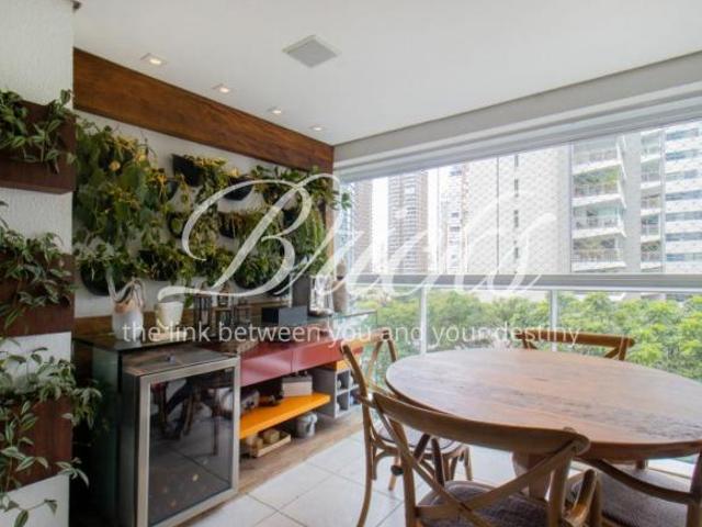 Apartamento a venda no Itaim, 201 m², 4 dormitórios, 3 suites, 3 vagas