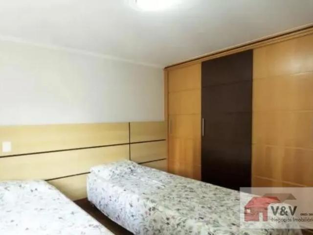 Apartamento a venda no Itaim, 3 dormitórios sendo 1 suíte, 2 vagas de garagem 215m2!