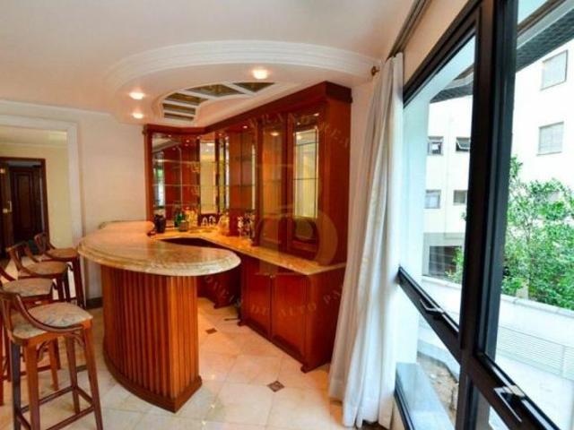 Apartamento à venda no Ipiranga ? 200 m², amplo, 4 quartos, 2 suítes e 4 vagas!