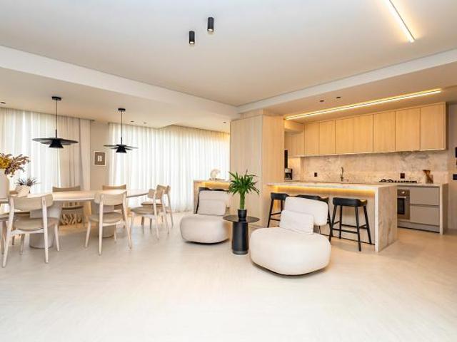 Apartamento à Venda no Juvevê | 168m², 3 Suítes, 3 Vagas, Alto Padrão