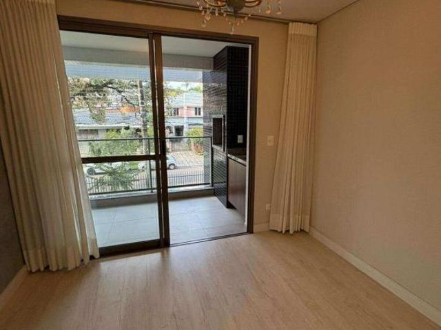 Apartamento à venda, no Juvevê, com 3 quartos, sacada com churrasqueira
