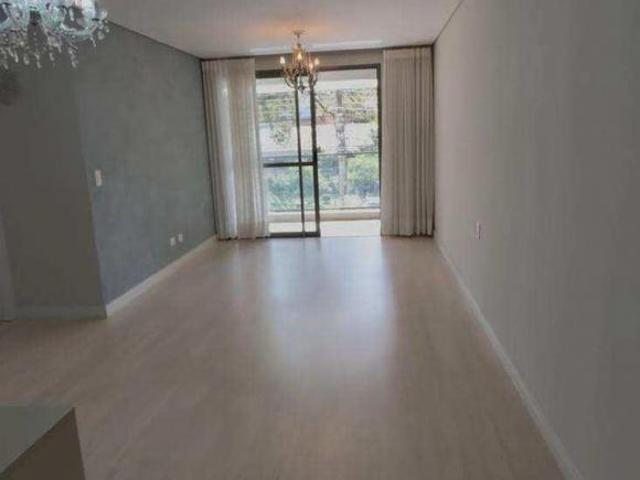 Apartamento à venda, no Juvevê, com 3 quartos, sacada com churrasqueira
