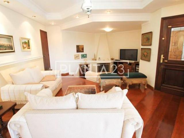Apartamento à Venda no Jardim Umuarama com 180 m², 4 quartos sendo 2 suítes e 4 vagas