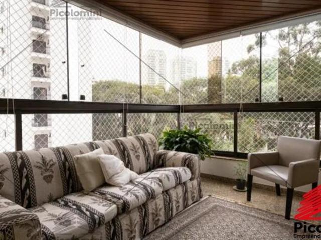 Apartamento a venda no Jardim Avelino, 1 por andar, 185m², 3 suítes, 3 vagas, 4 banheiros, piscina