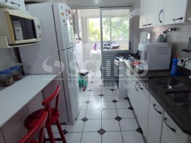 Apartamento a venda no Jardim Marajoara em rua tranquila e arborizada
