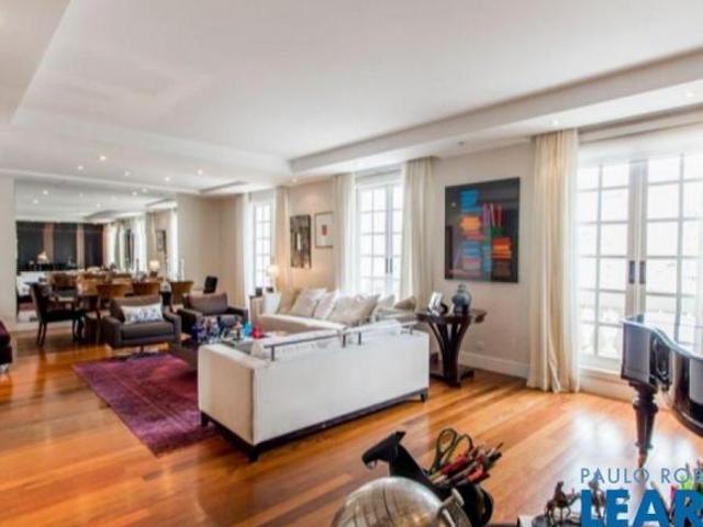 Apartamento à venda no Jardim Paulista