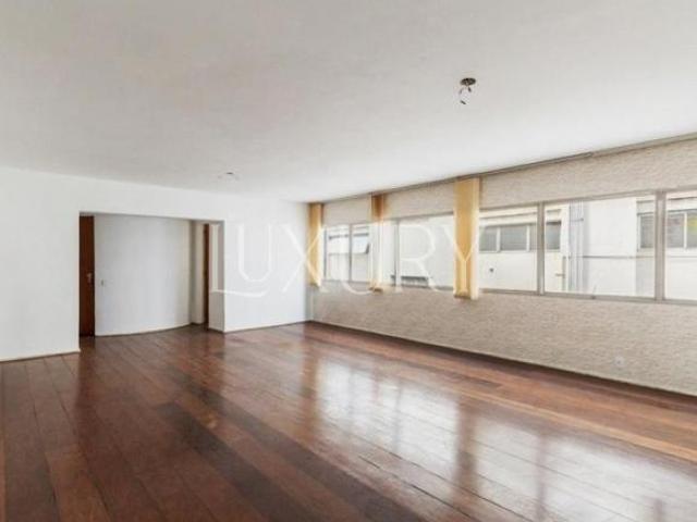 Apartamento à Venda no Jardim Paulista, 172m², 3 quartos sendo 1 suíte, 2 vagas