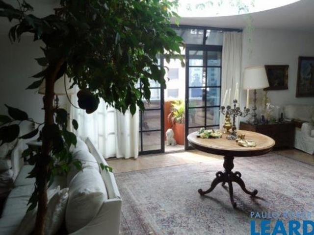 Apartamento à venda no Jardim Paulista