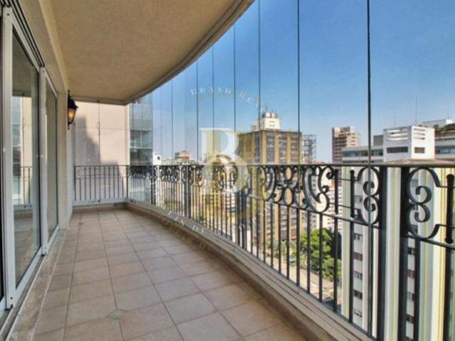 Apartamento á venda no Jardim Paulista, 205m², 4 quartos, 4 vagas, andar alto, varanda