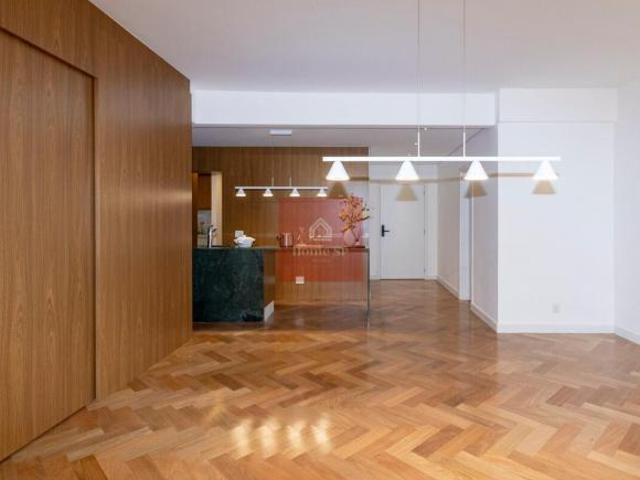 Apartamento à venda no Jardim Paulista 3 suítes 1 vaga. Todo modernizado